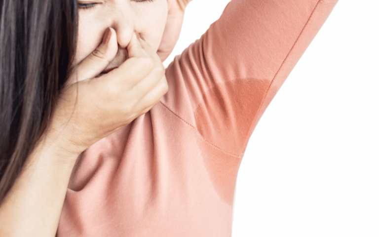 Cómo eliminar el mal olor de axilas con remedios